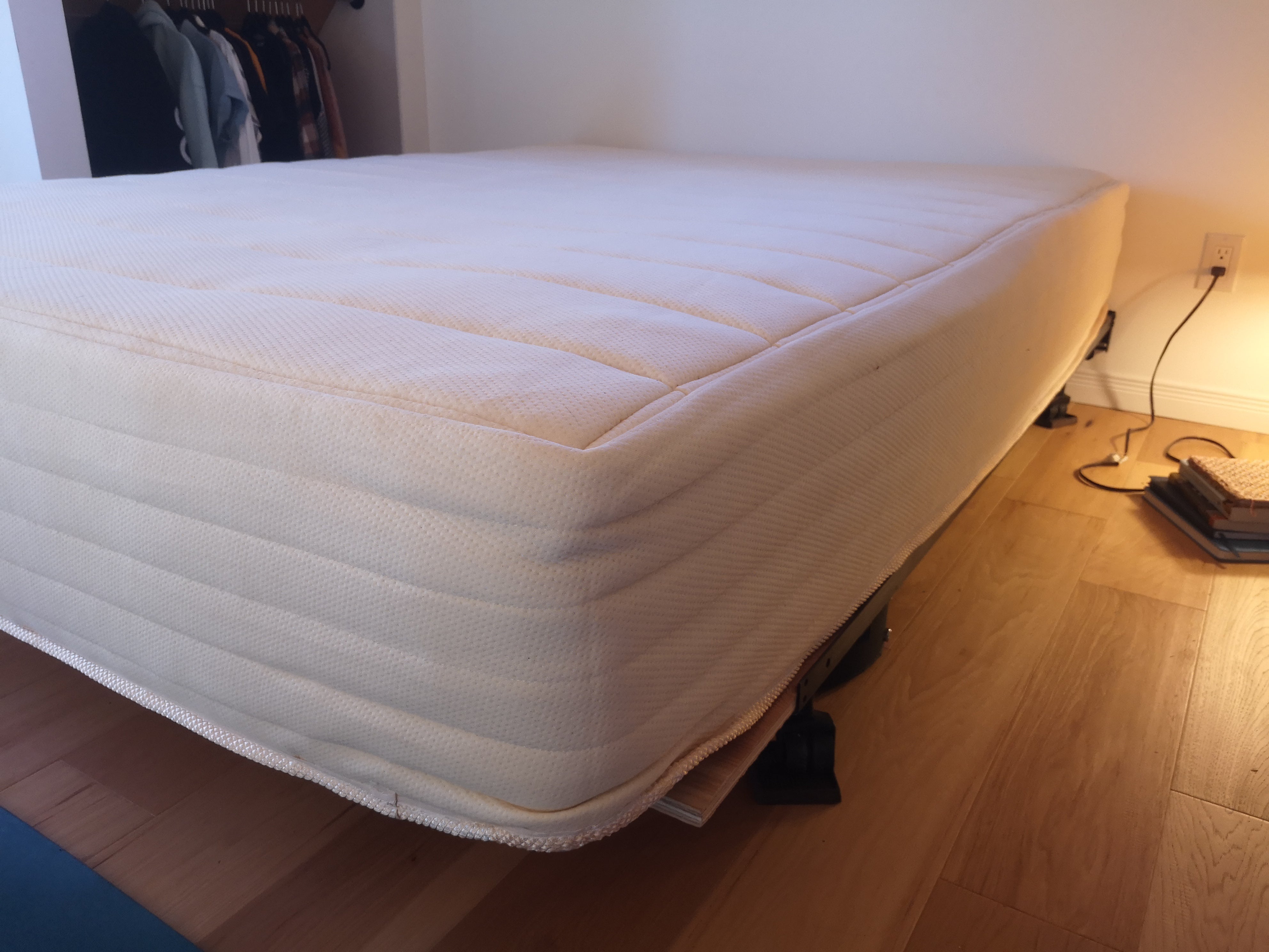 New Hamburg, ON | Queen | Hamuq Organic Hybrid Mattress – SecondSlumber